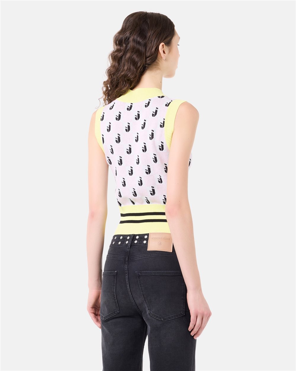 Pink and yellow, pure cotton jacquard V-neck vest with a checkerboard ...